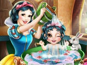 Snow White Baby Wash Game - Play Snow White Baby Wash Online for Free ...